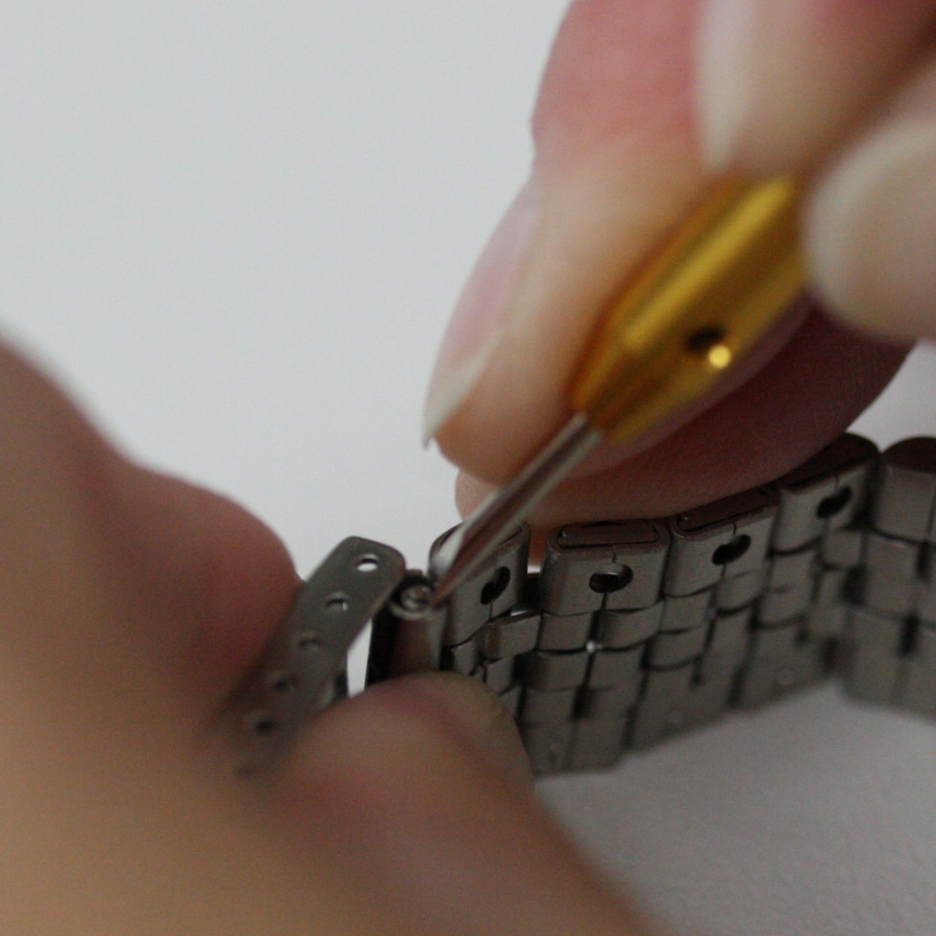 How to Replace a Standard Tri-Fold Watch Band Clasp - Esslinger ...