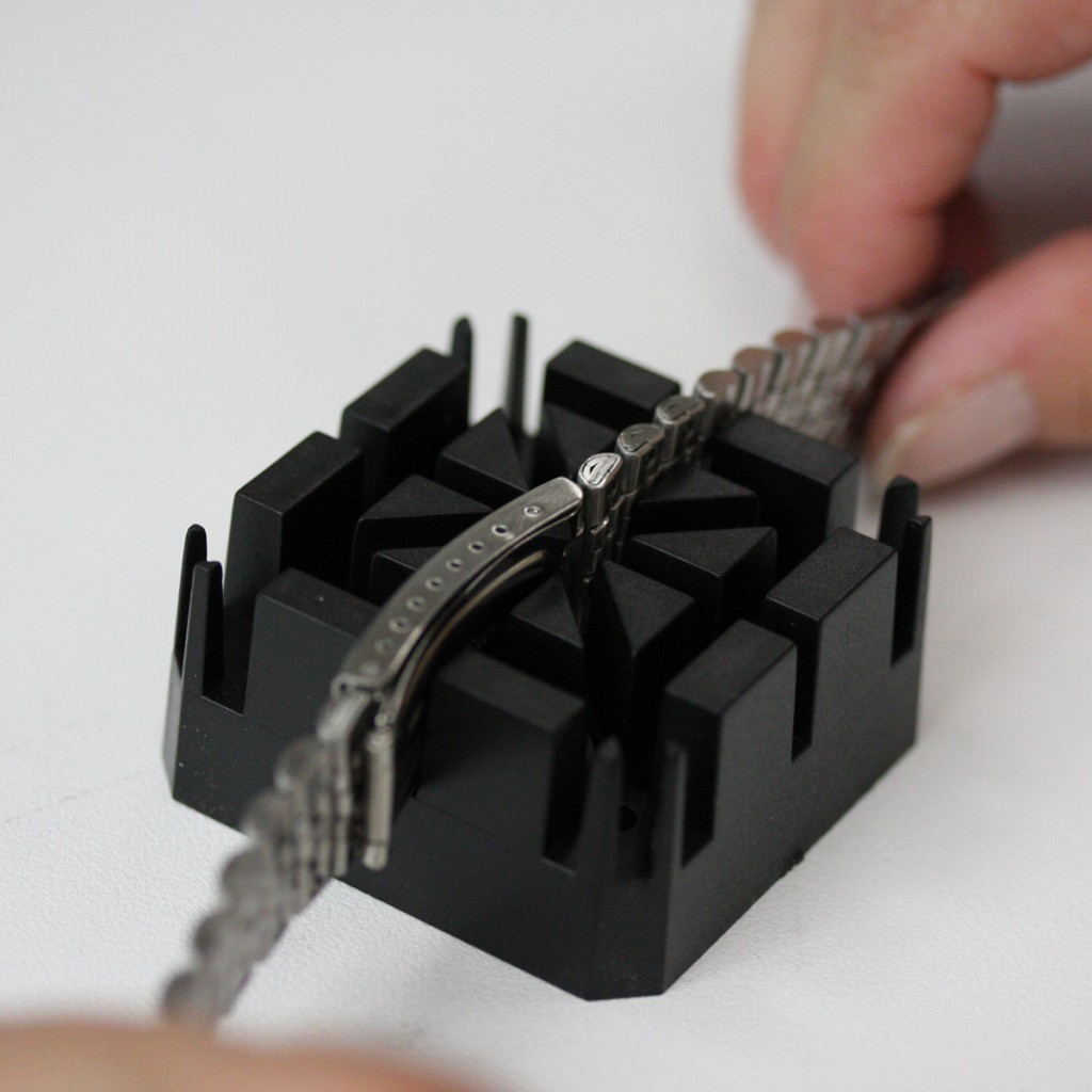 How to Replace a Standard Tri-Fold Watch Band Clasp - Esslinger ...