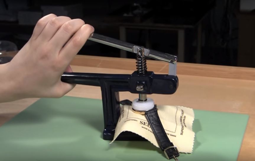 7 Ways to Make Watch Battery Replacement Easy | Esslinger Watchmaker ...