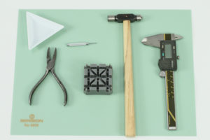 Watch Band Pin and Sleeve Replacing (Single Center Sleeve) - Esslinger ...