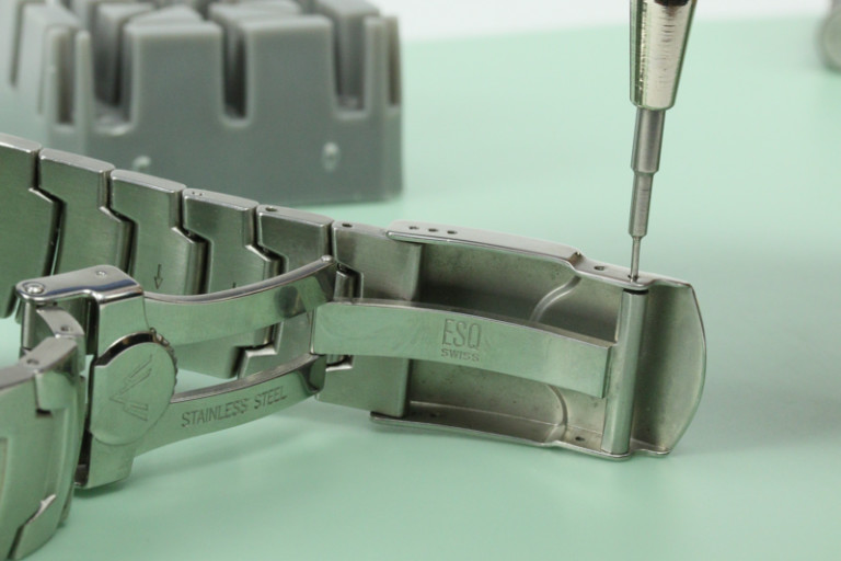 Watch Band Pin and Sleeve Replacing (Single Center Sleeve) - Esslinger ...