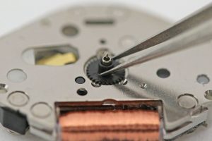 DIY Make a Watch Retro Quartz Watch Instructions - Esslinger Watchmaker ...