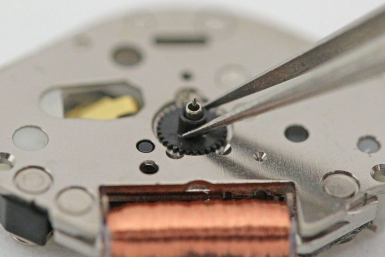 DIY Make a Watch Retro Quartz Watch Instructions - Esslinger Watchmaker ...