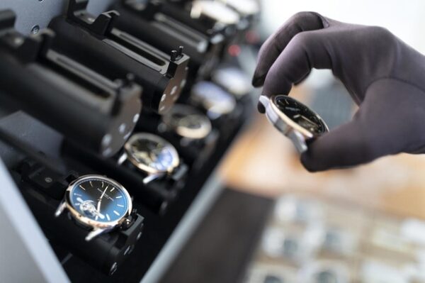 Swiss Watchmaking Jobs Sector Shows Growth - Esslinger Watchmaker ...