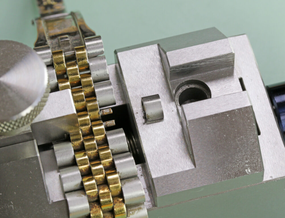 How to Oil a Watch - Essential Guide to Watch Oiling - Esslinger ...